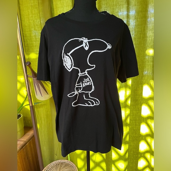 Uniqlo x KAWS | Shirts | Kaws X Uniqlo X Peanuts Joe Kaws Yawn Outline ...
